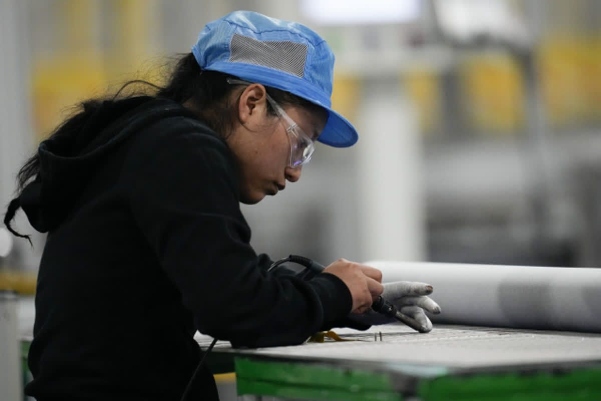 US Job Market Chill: Workers Less Eager to Jump Ship Amidst Uncertainty