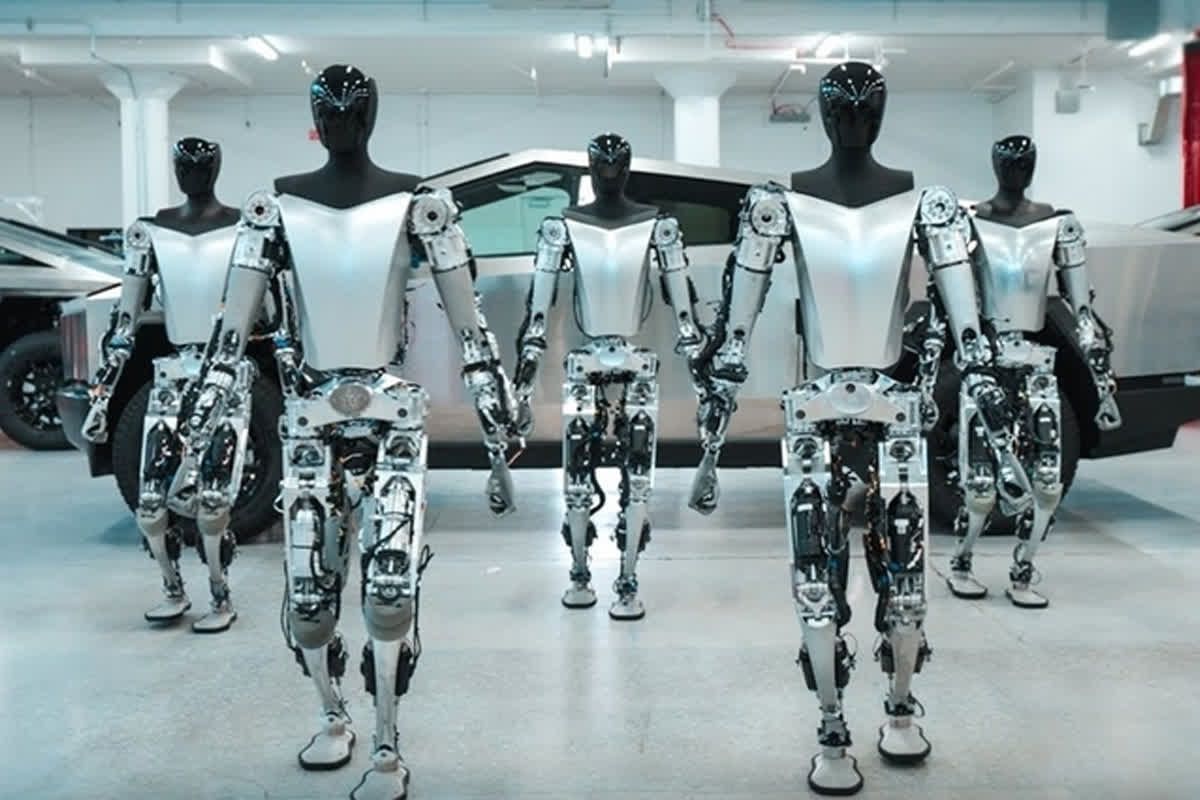 Musk's Tesla Robot Stabs an Engineer in the Arm and Back