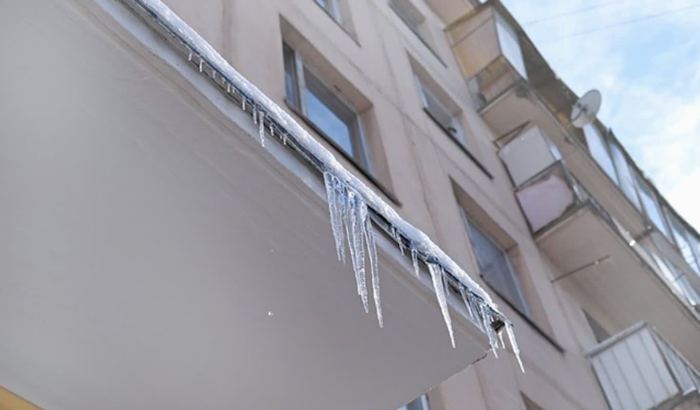 Winter's Deadly Threat: 10 Hidden Danger of Giant Icicles