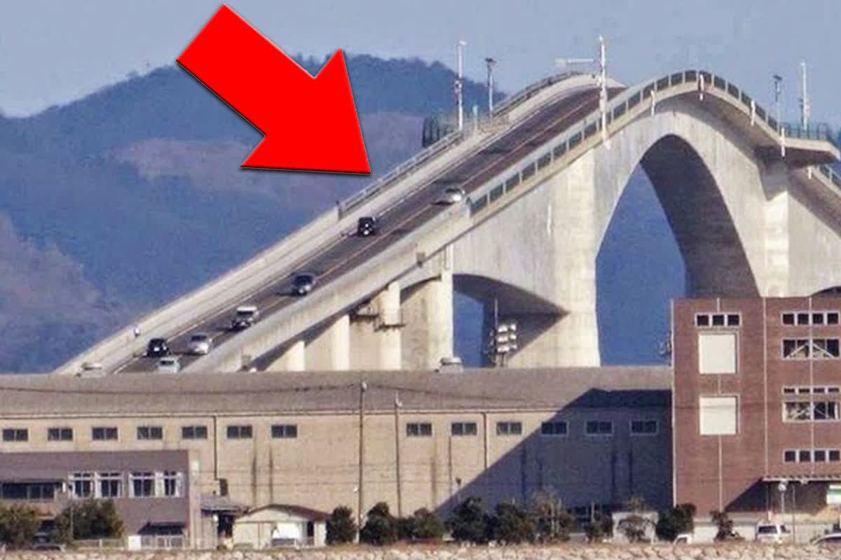 Japan's 'Rollercoaster Bridge' Takes Internet by Storm