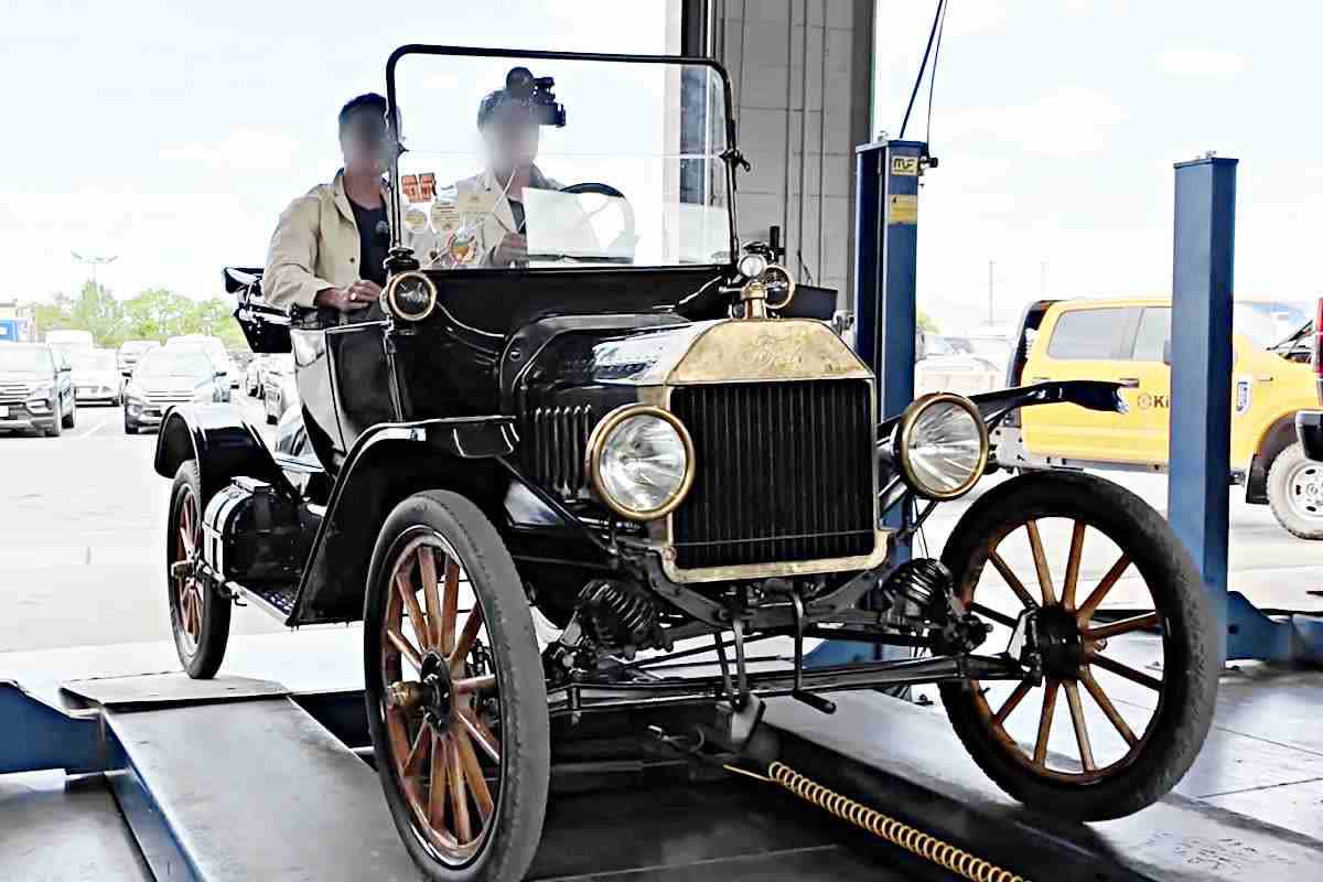How 1915 Ford Model T, a Century-Old Survivor Still Rolling Strong