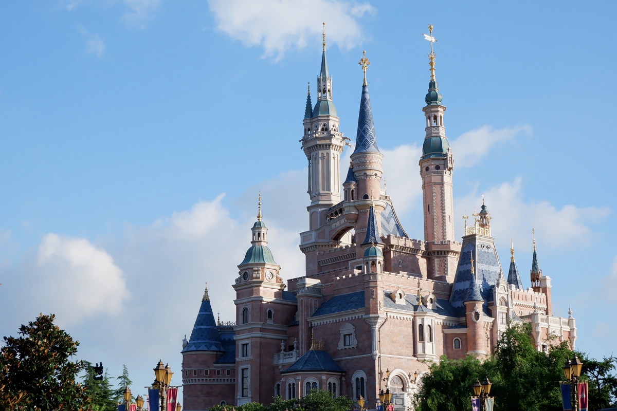 Disneyland in Seoul? How a Legal Dispute and China’s Offers Ended the Bid