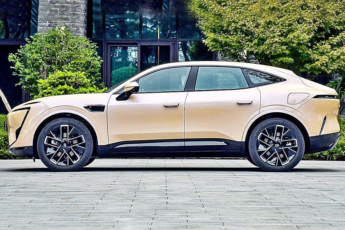 AVATR 11: China’s Electric SUV Breaks Records with 662-Mile Range